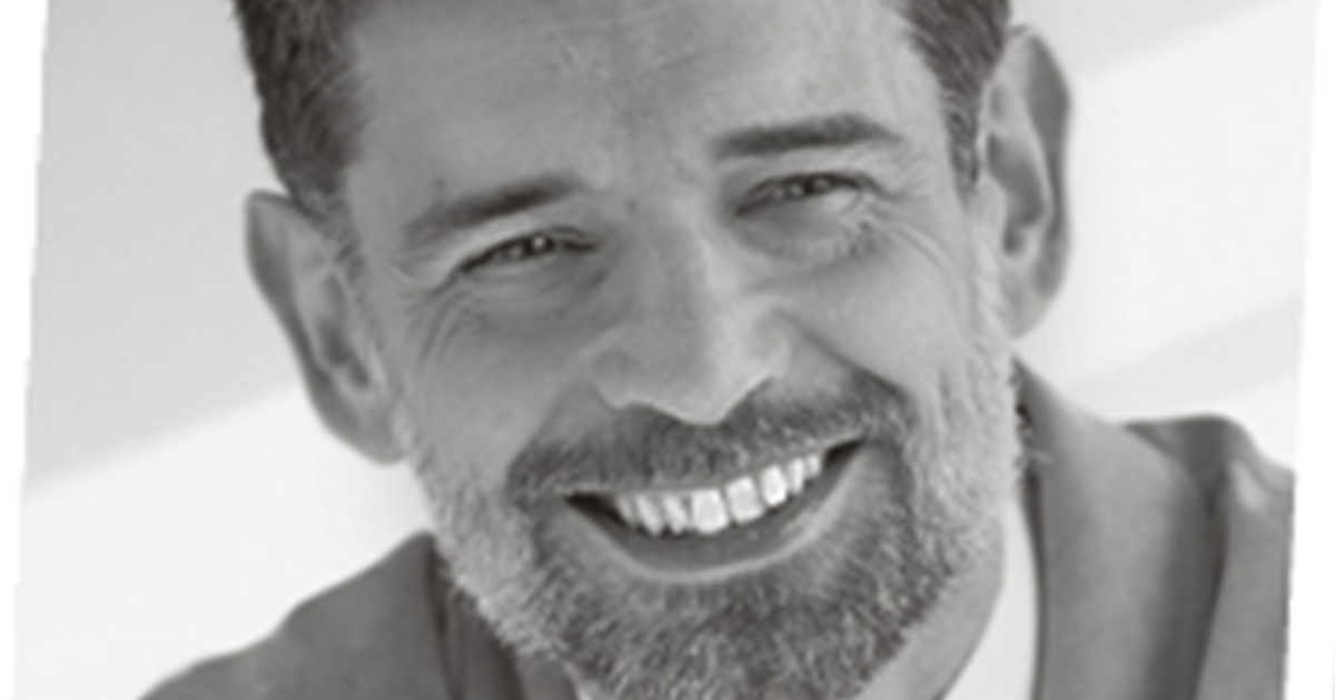 Dr. Carlos González