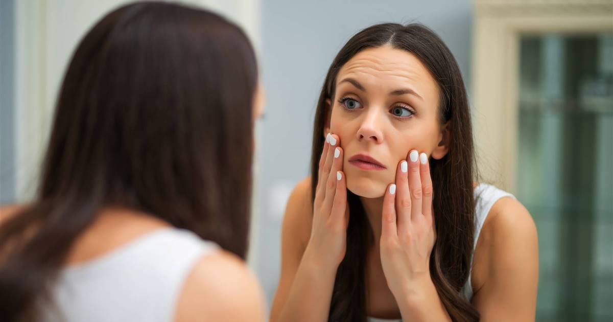 Cara hinchada al despertar: 10 posibles motivos y soluciones naturales