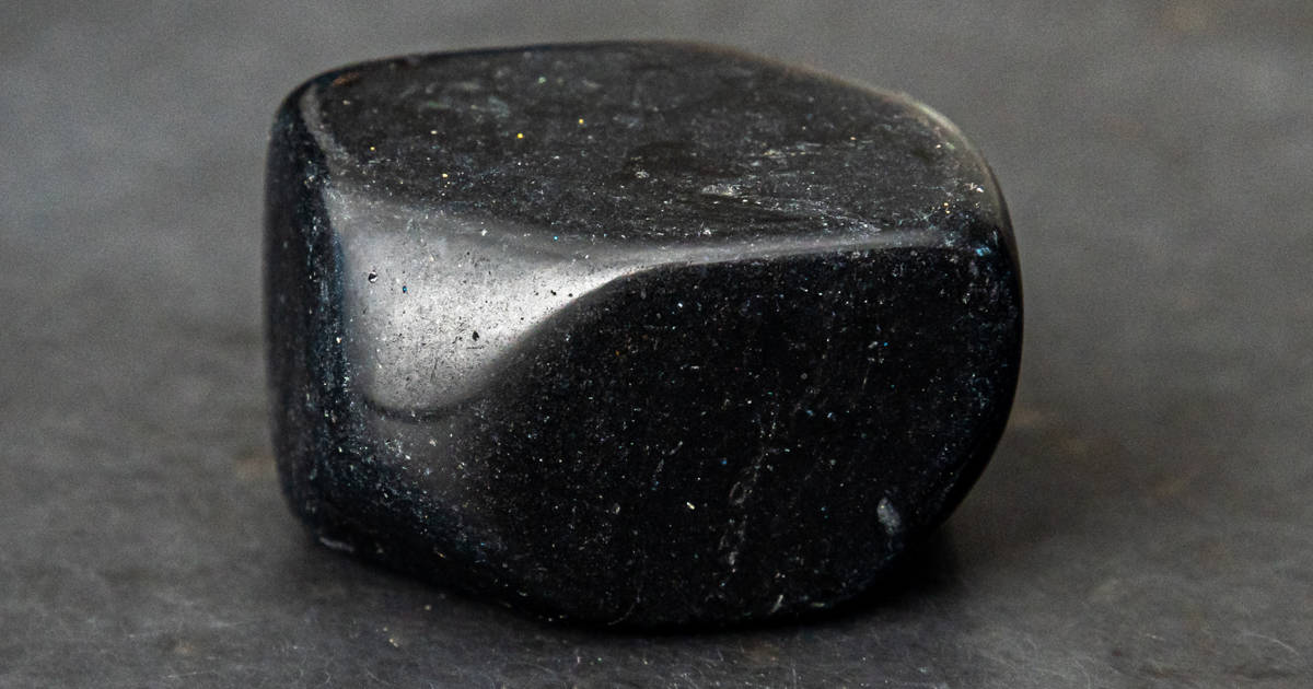 Piedra ónix: propiedades y significado espiritual de la gema negra ...