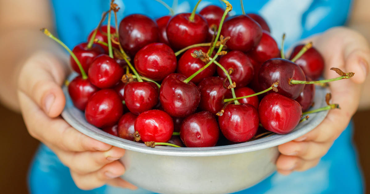4 formas sencillas y rápidas de deshuesar las cerezas para incluirlas ...