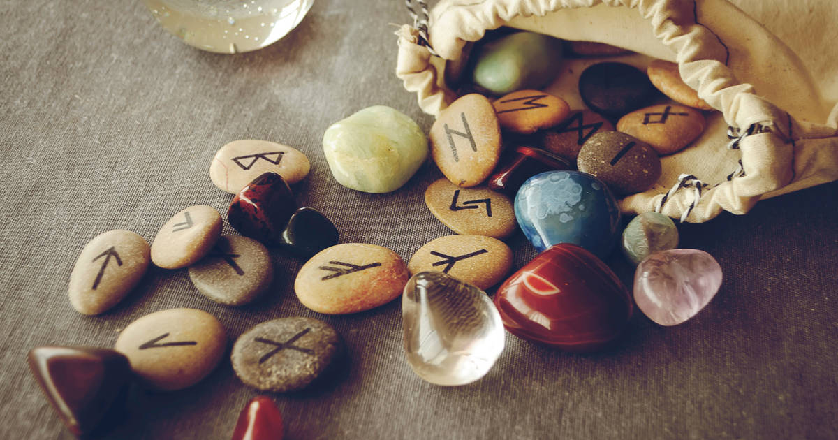 Runas nórdicas: qué son y cómo utilizarlas para conectar con tu intuición