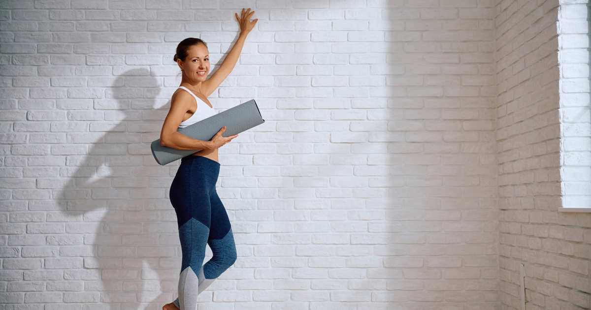 10 ejercicios de pilates en pared para principiantes para hacer en casa ...