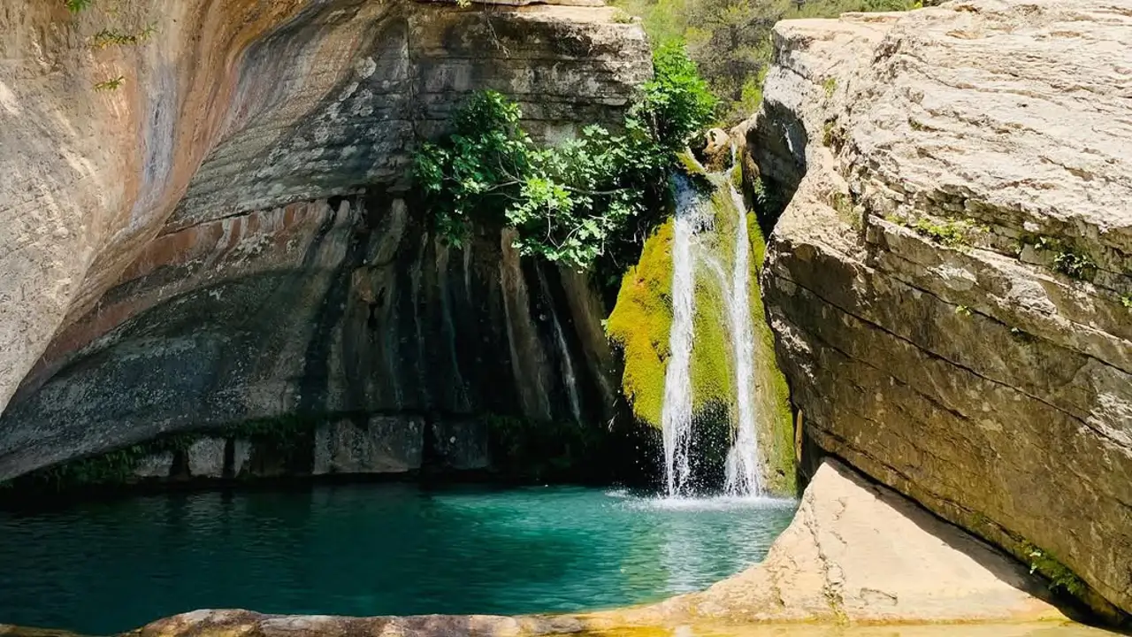 El rincón paradisíaco de aguas cristalinas escondido en las montañas de Prades, en Tarragona ...