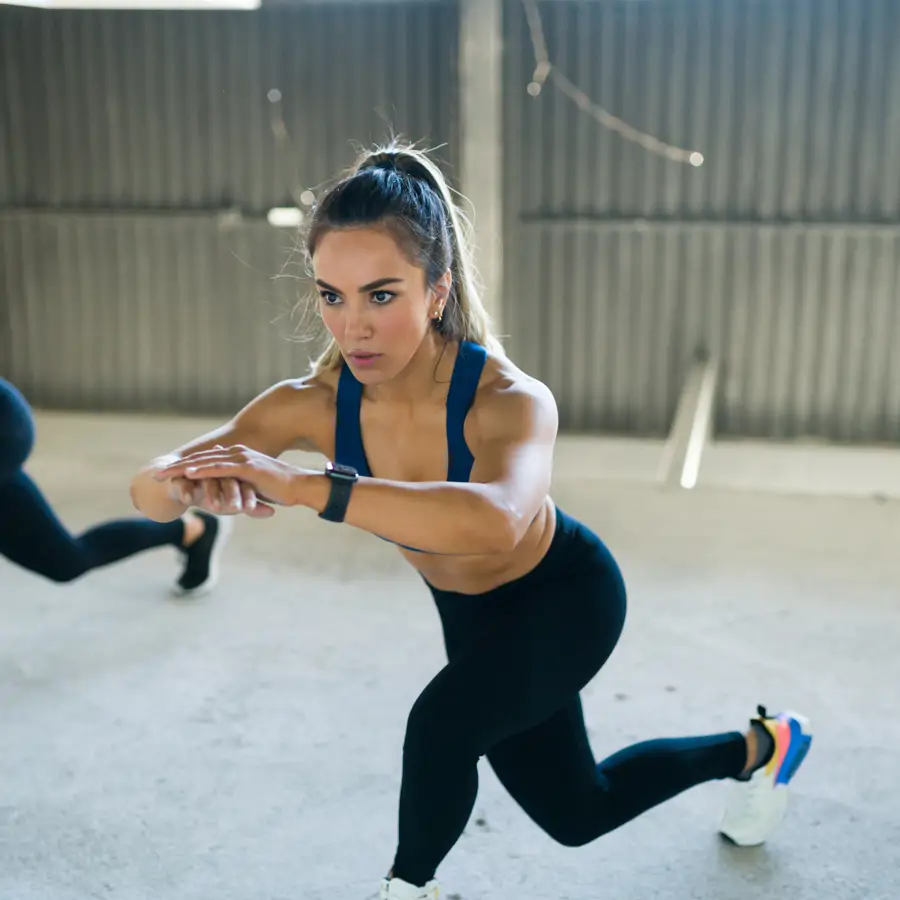 10 ejercicios de fuerza sin material para mujeres de 60 que aumentan la musculatura de todo el ...