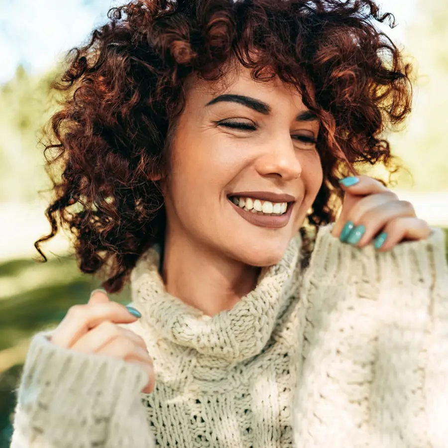 Cómo cuidar los rizos de forma natural: los 7 trucos para que tu pelo ...