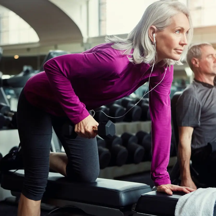 Sentadilla con salto de rana: el ejercicio explosivo y exigente que ...