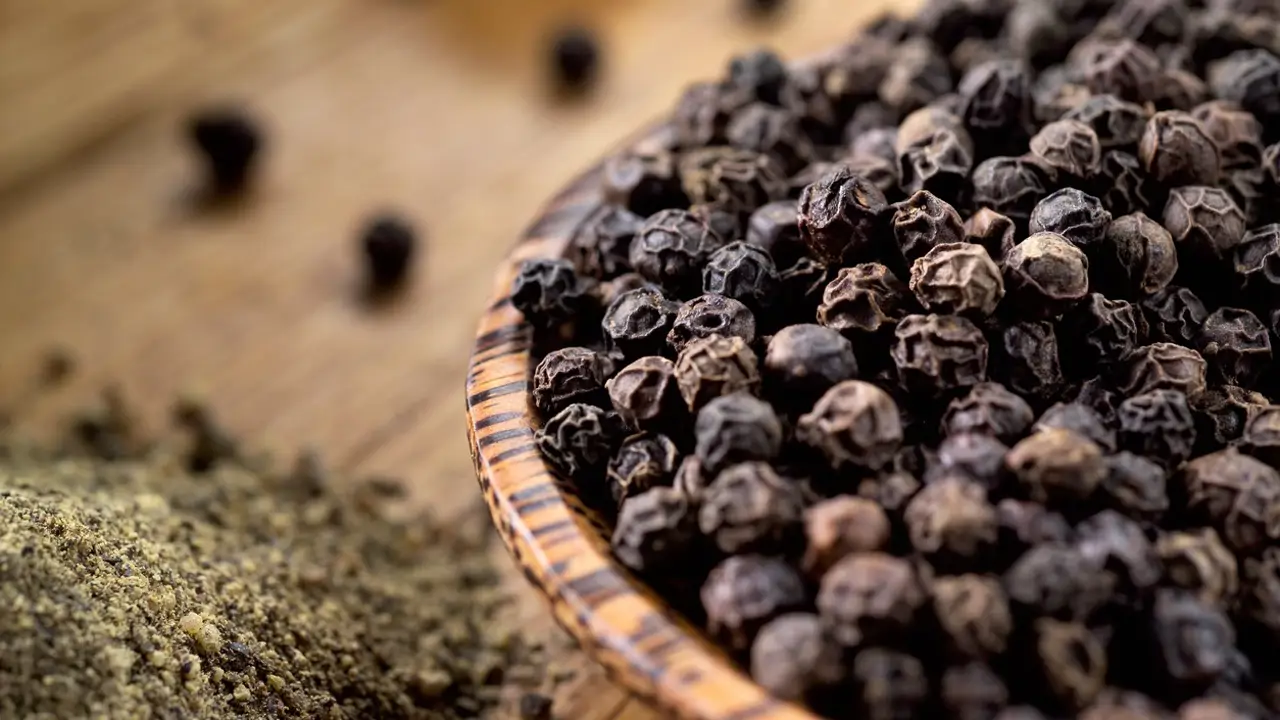 6 propiedades de la pimienta negra que no conoces