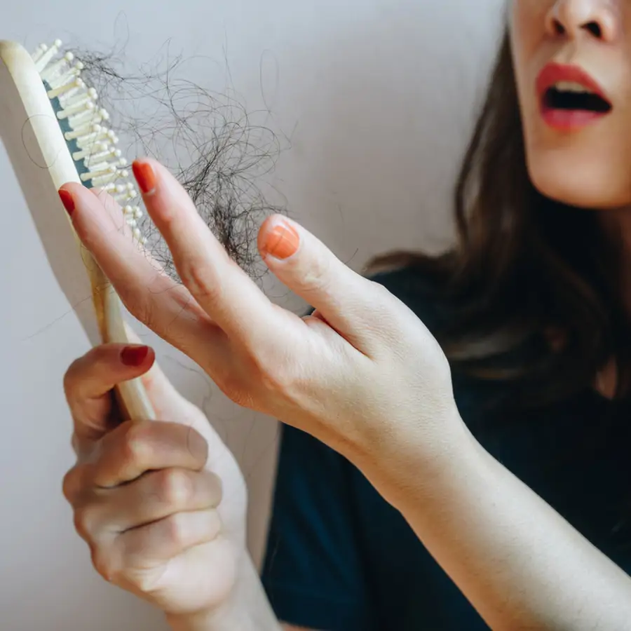 Cómo hacer un moño bajo fácil en 10 segundos: el truco definitivo para ...