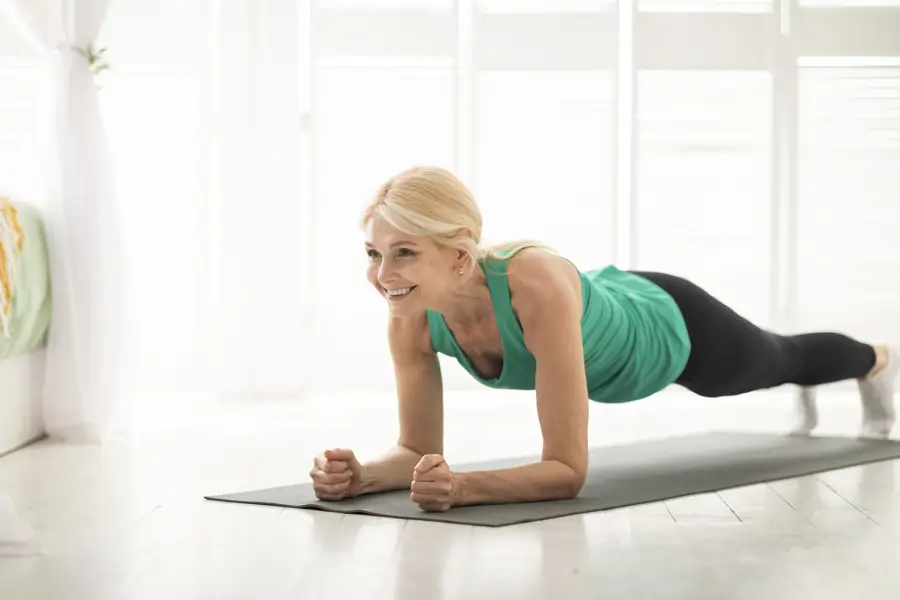 María Giner, entrenadora holística: "Estas 4 opciones de plancha son ...