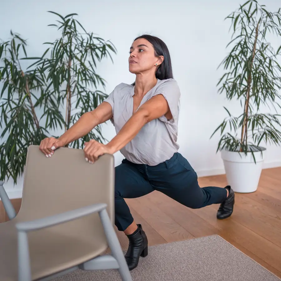 10 ejercicios de fuerza con botellas de agua para combatir la flacidez ...