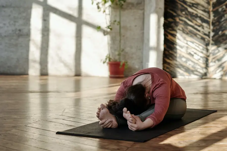 Uttanasana o postura de la pinza: el ejercicio de yoga para ...