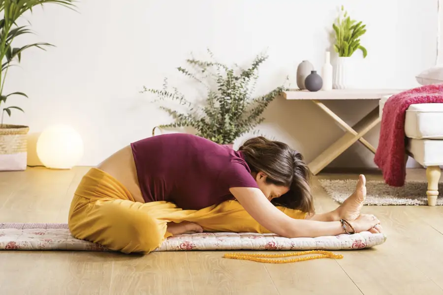 Uttanasana o postura de la pinza: el ejercicio de yoga para ...