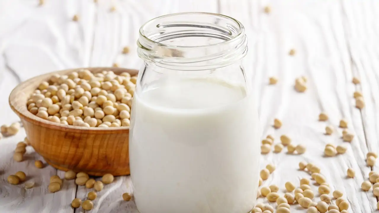 Yogur de soja o yogur natural: ¿cuál es más saludable?
