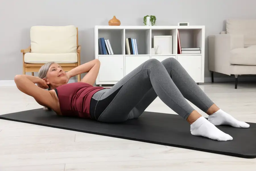 Pilates de la abuela: 5 ejercicios de bajo impacto para trabajar la ...