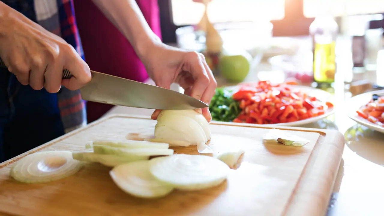 Los cocineros coinciden en el orden del sofrito: ¿cebolla o ajo primero?